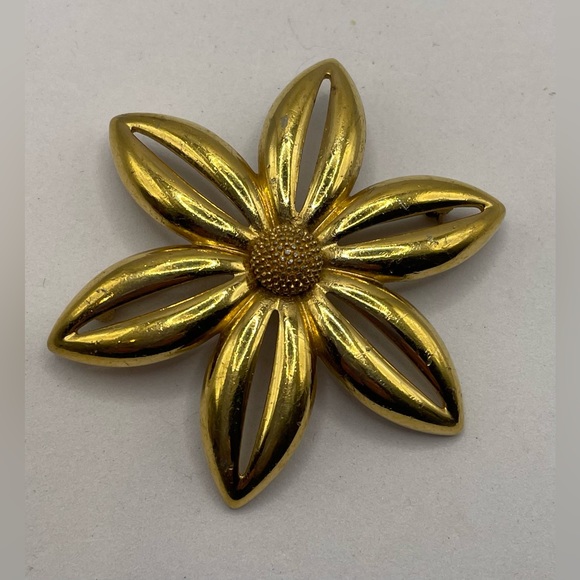 Vintage | Jewelry | 3 For 3 Vintage Gold Tone Daisy Floral Brooch Pin ...